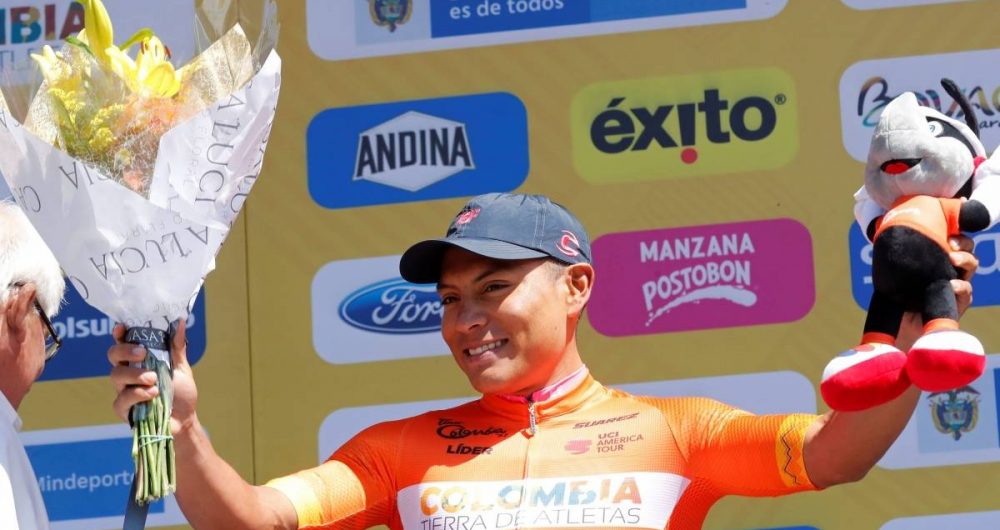 Jonathan Caicedo en el podio del Tour de Colombia - Drivers Magazine